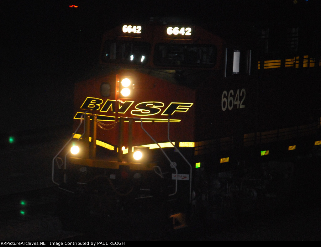BNSF 6642 leads a west Z-Train in this nigdt flash shot.